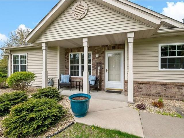 189 Wedgewood Dr, Mahtomedi, MN 55115