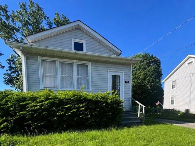 189 Vine St, Geneva, OH 44041