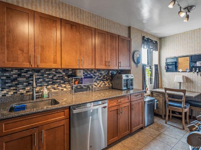18 55 Corporal Kennedy Street, Unit 6H | Compass