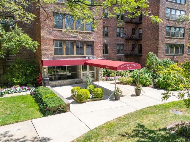 18 75 Corporal Kennedy Street, Unit 3J | Compass