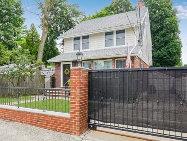 18 7th St, Staten Island, NY 10306
