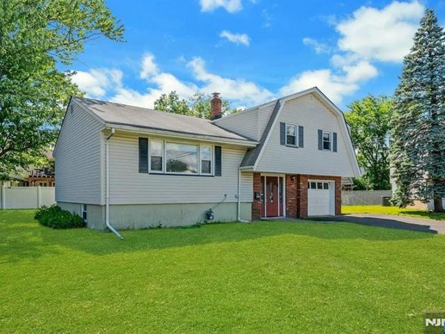 18 00 Scialla Ct, Fair Lawn, NJ 07410