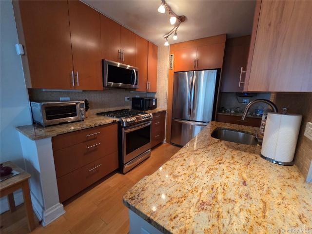 18 05 Street 10 M