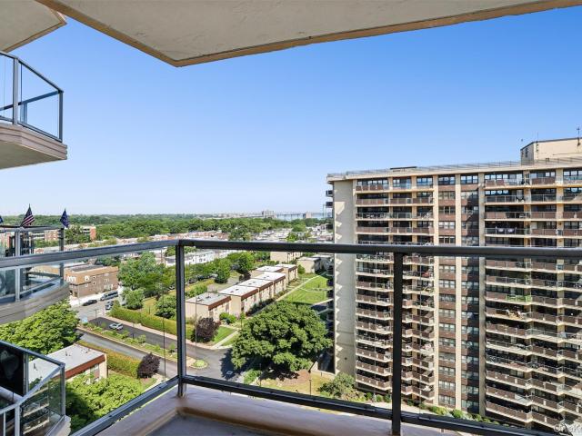 18 15 th Street 15L