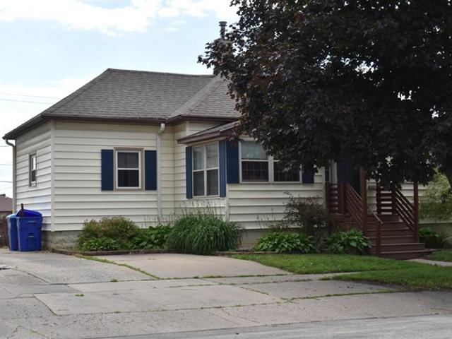 18 3rd Ave SE, Oelwein, IA 50662