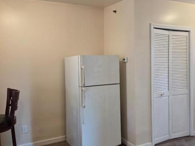 18 Van Houten St # 4