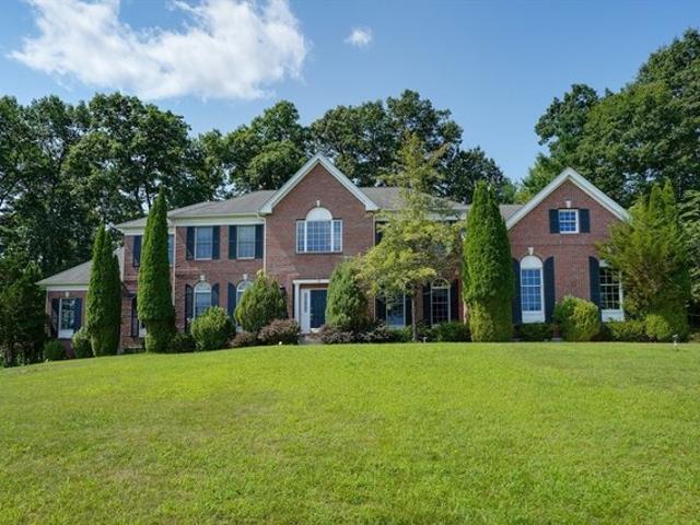 18 Valley View Dr, Grafton, MA 01536