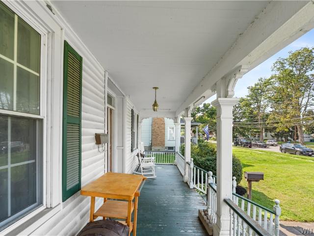 18 W Court Street