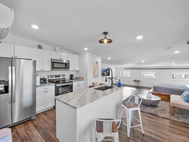 18 W Elder Street