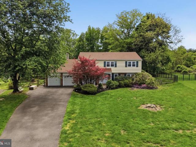 18 W Elizabeth Lane