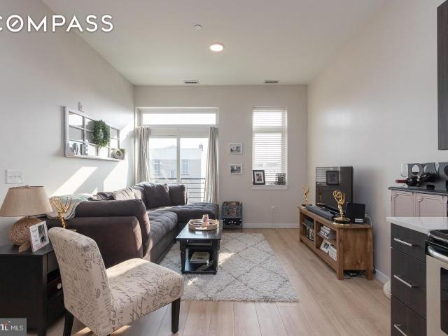 18 W Girard Ave 402, Philadelphia, PA