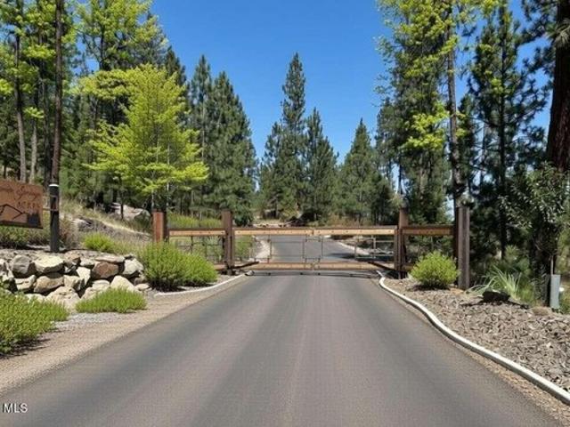18 W Granite Springs Dr, Post Falls, ID 83854