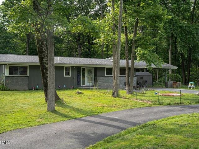 18 W Skyview Dr, Cohoes, NY 12047