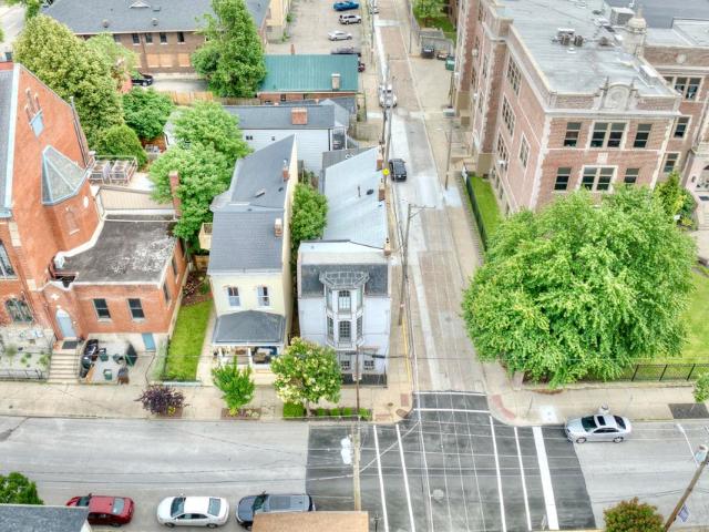 18 W 8th Street