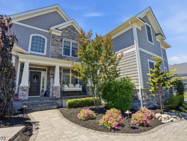 18 Waterford Way