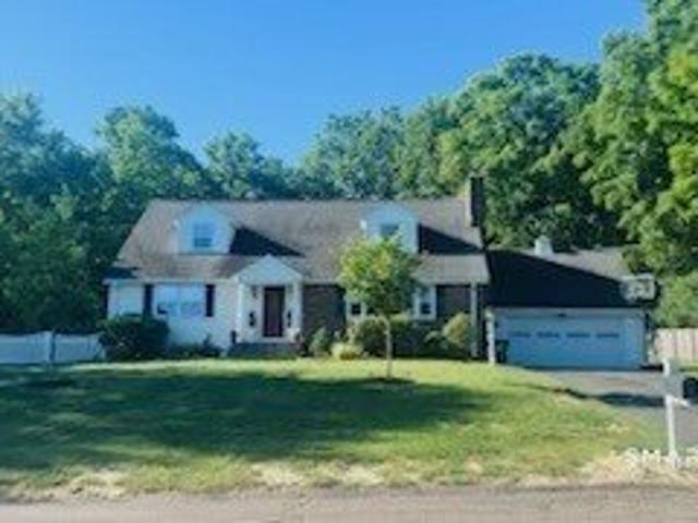 18 Wauneta Rd, Trumbull, CT 06611