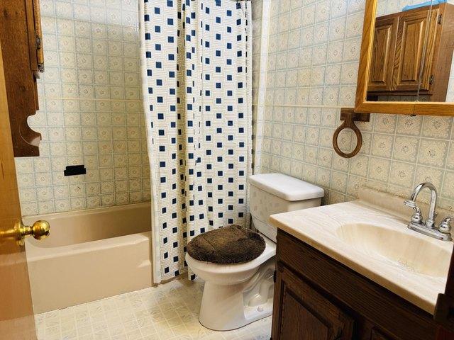 18 Western Ave, East Millinocket, ME 04430