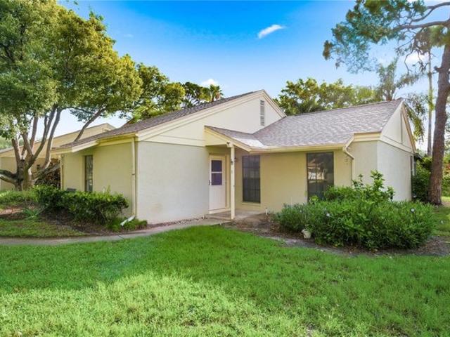 18 Windrush Bay Dr, Tarpon Springs, FL 34689