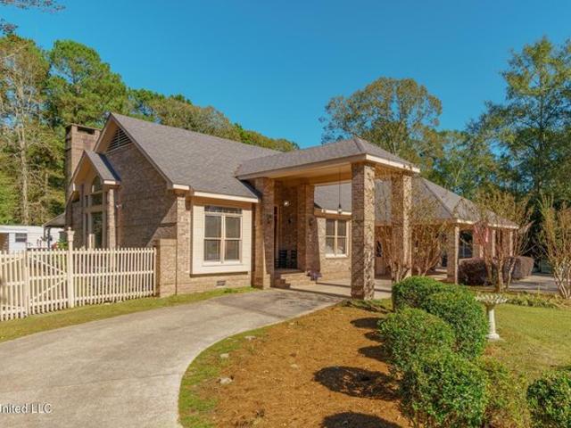 18 Woodchuck Dr, Hattiesburg, MS 39402