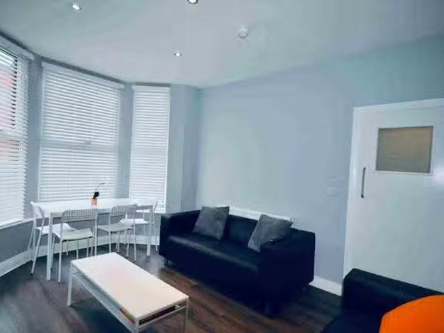 18 Woodcroft Road, L15 6 Beds 6 Baths