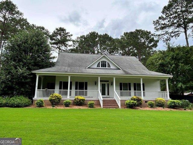 18 Woodgate Dr, Tifton, GA 31793