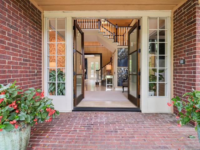 18 Woodmere Place
