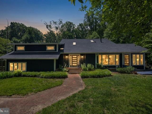 18 Woodward Ct, Reisterstown, MD 21136