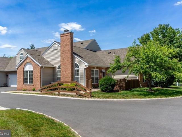 18 Woolsey Ct, Pennington, NJ 08534
