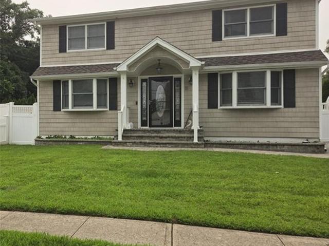 18 Worden Pl, West Babylon, NY 11704
