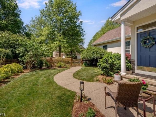 18 Wyckoff Way, Chester Township, NJ 07930