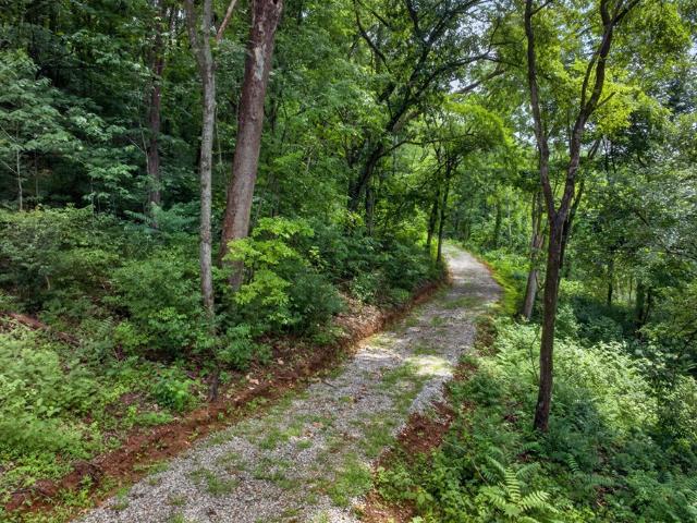 18 AC E Main St