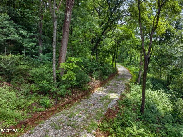 18 AC E Main St