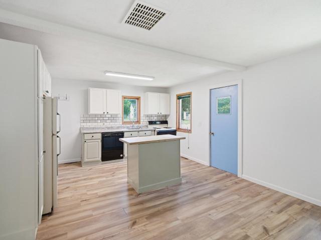 18 Ann Street S
