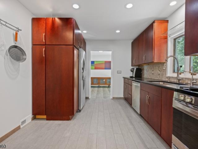 18 Aspen Rd
