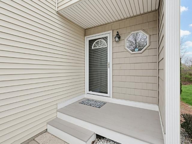 18 Azalea Ln, Unit 18, Grafton, MA 01519 | MLS #73506 | Compass