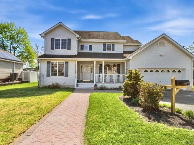 18 Barrett Pl, Beacon, NY 12508