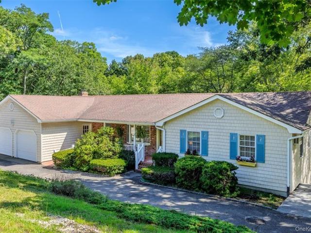 18 Beaver Ln W, Westhampton, NY 11977