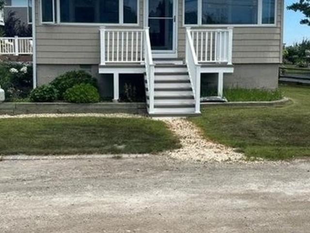 18 Beach Rd, Laurel, NY 11948