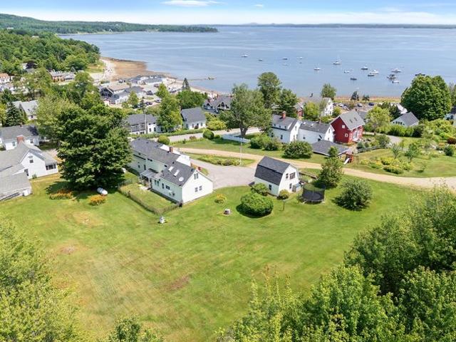18 Beach Rd, Lincolnville, ME 04849