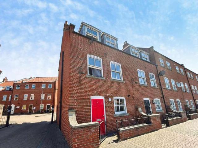 18 Bedroom Maisonette Flat