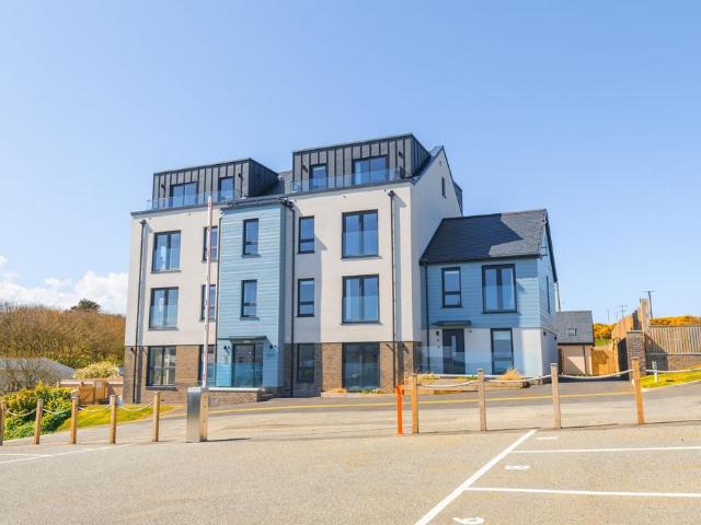 18 bedroom block of apartments for sale