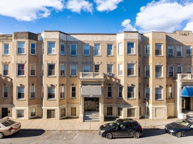 18 bedroom, Boston MA 02135 104852503