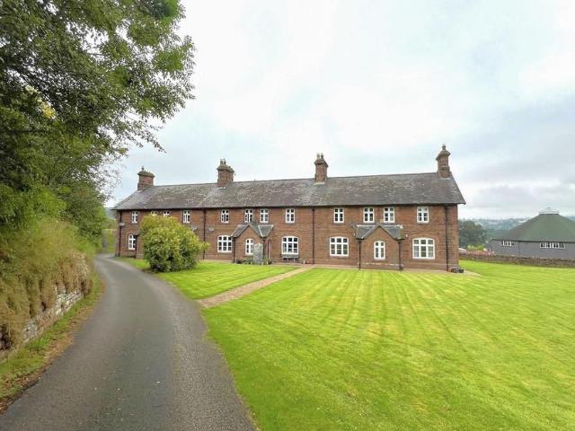 18 bedroom detached house for sale