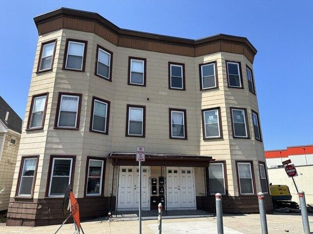 18 bedroom, Everett MA 02149 102564213