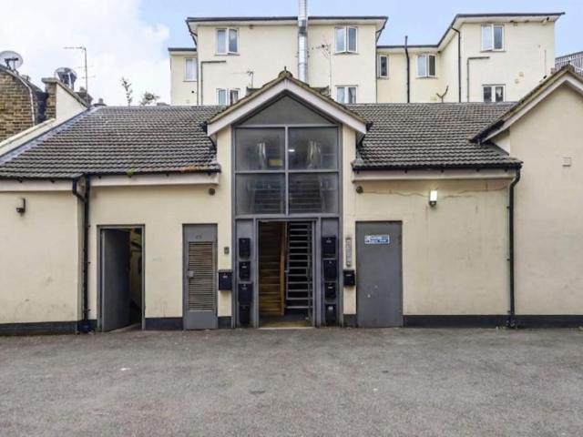 18 bedroom flat for sale