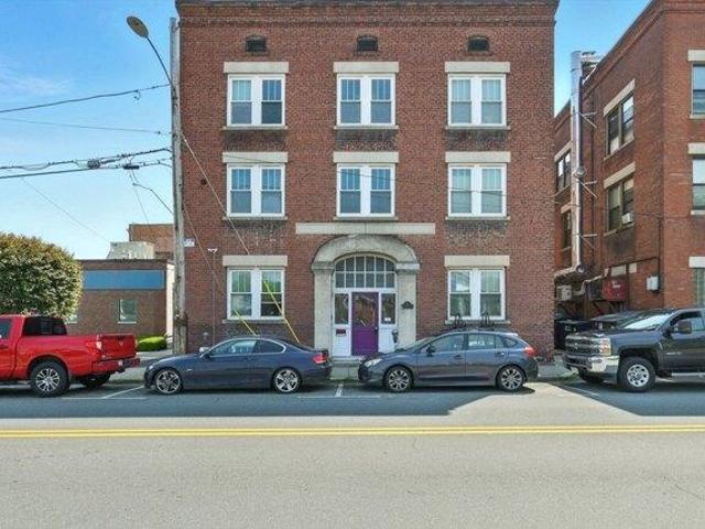 18 bedroom, Greenfield MA 01301 104513299