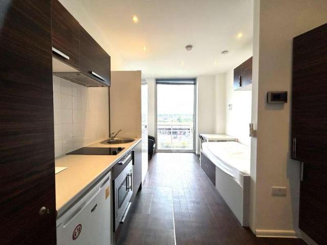 18 Bedroom Studio Flat