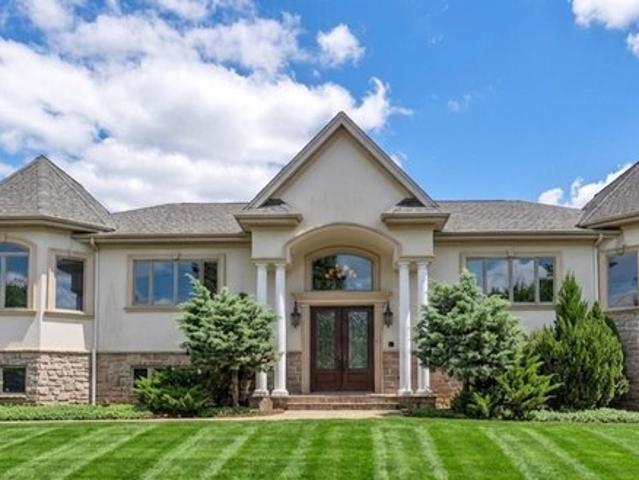18 Berkshire Pl, Englewood Cliffs, NJ 07632