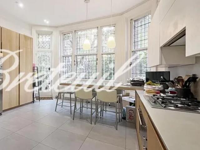 18 Bina Gardens, London, SW5 0LD, United Kingdom | 3 bed apartment for rent #134396712 | Rentberry