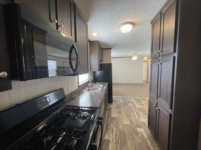 18 Birch Ct Unit 18, Belleville, MI 48111